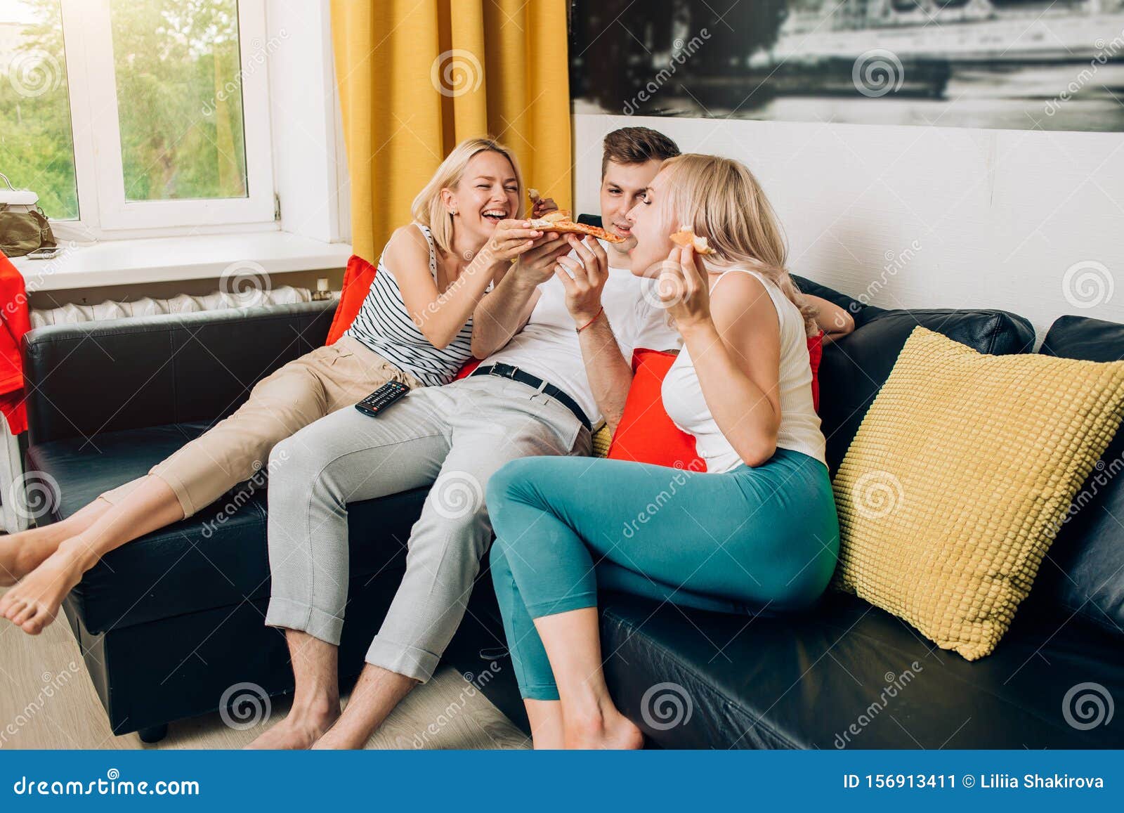 å „ç§ è‰ºæœ¯æ¡†æž¶ã€‚ç™½è‰²èƒŒæ™¯ä¸Šéš”ç €é‡‘é“¶é“¶è‰²çš„ç”æ¡†åŒç›¸æ