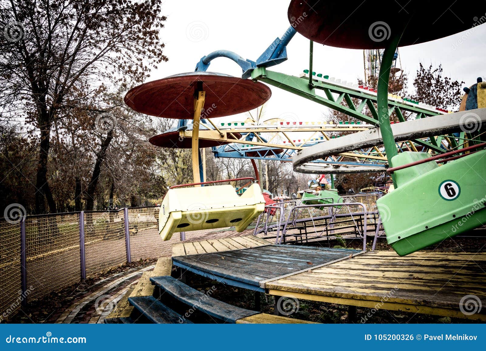 老转盘在dendro公园， Kropyvnytskyi，乌克兰 库存照片 - 图片 包括有 乌克兰, 转盘: 105200326